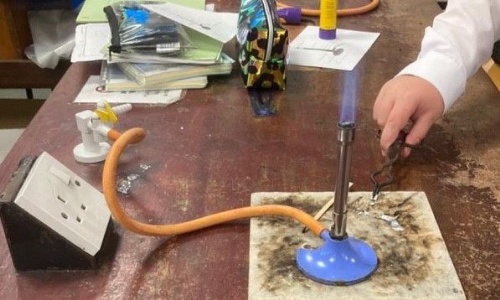 Colne Park High School - Year 7 Bunsen Burner Basics!